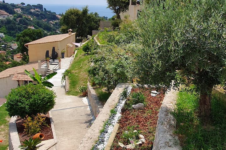 Bel Appartement Dans Haut De Villa - Menton