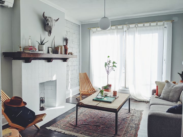Spacious Modern Cozy Artist-designed Loft (Hazel) - Charleston, WV