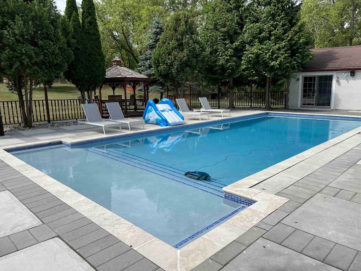 Private Pool House On 8.5 Acre Estate - Washington Heights, NY