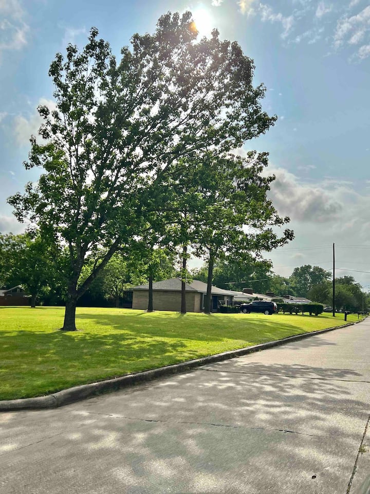 Lou’s Cottage - Baytown, TX