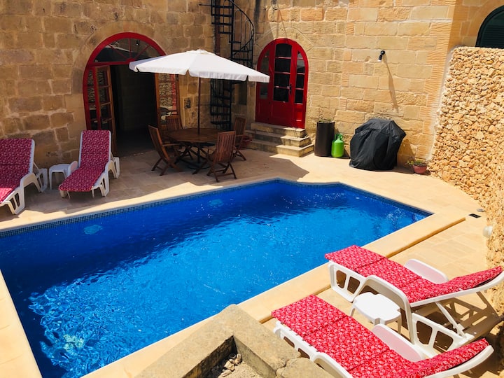 Charming Farmhouse With Pool, Terrace & Views - Malte
