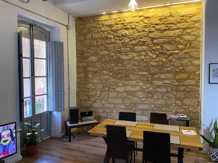 Renovated 2 Bedroom Flat In Alicante City Center - Alicante