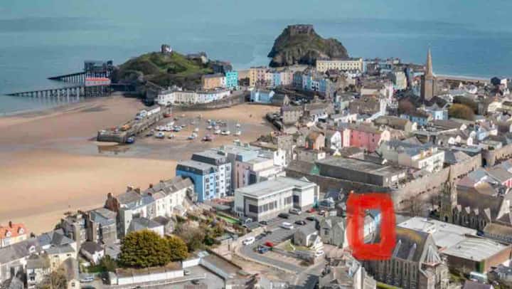 One Row Back From Beach & Harbour  - Tenby House - Tenby