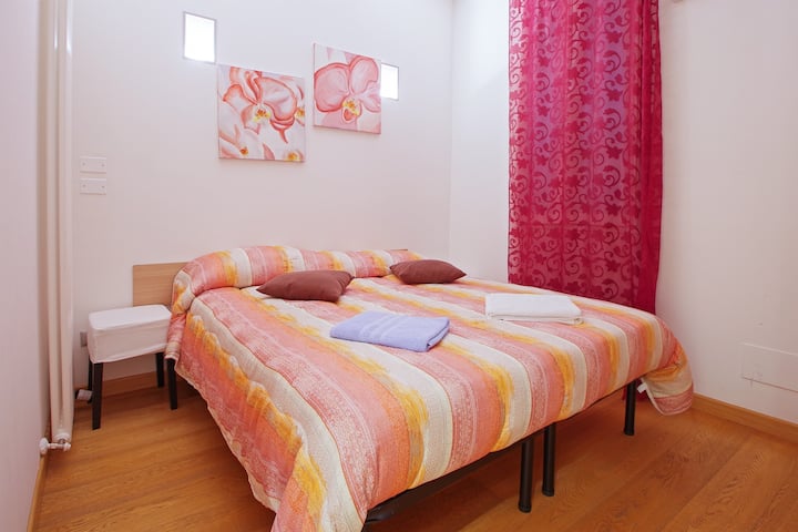 Double Room With Private Bathroom In The Old Town - Bologna