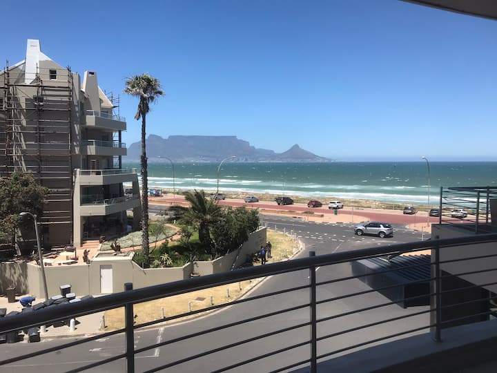 Beautiful 2 Bedroom Beachfront Apartment - Parklands