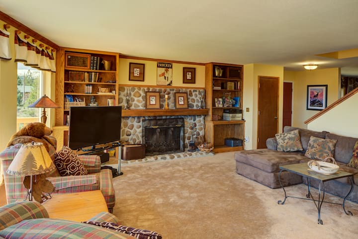 Truckee Retreat - 5br Cabin W/stunning Views - Truckee, CA