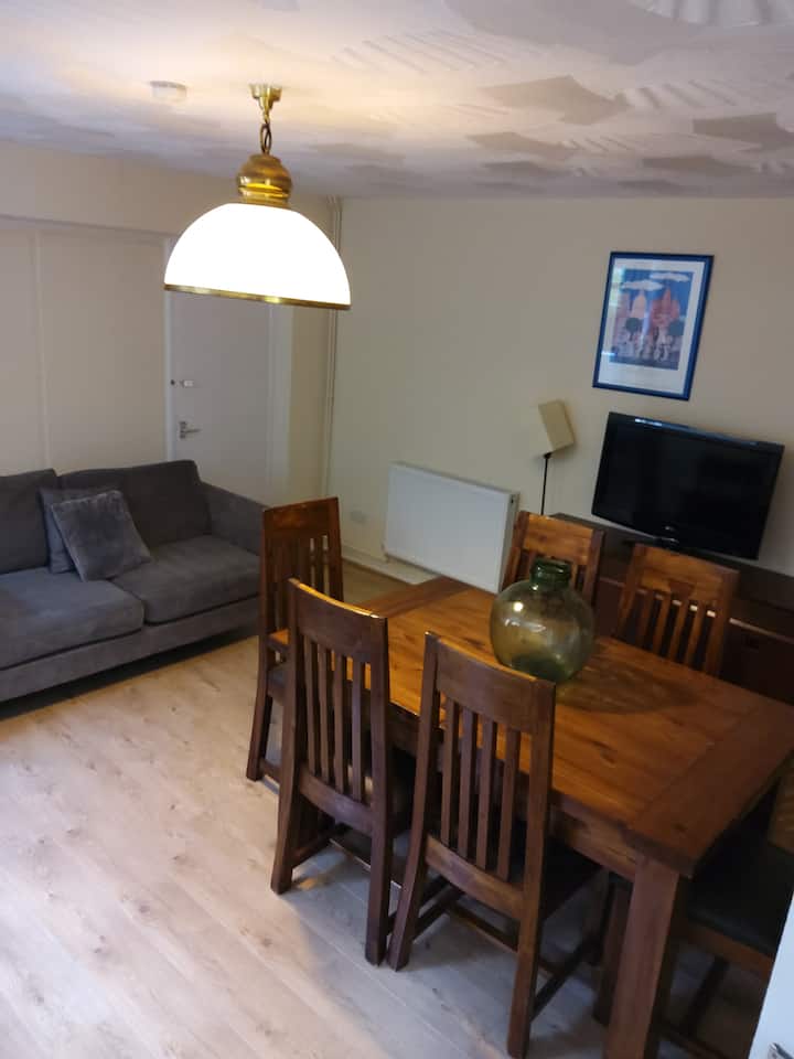 Comfortable And Spacious Family Home - Canterbury
