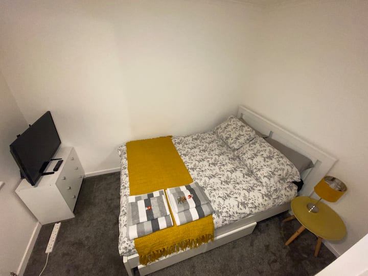 Welcoming Private Bedroom Near Bicester Village - Bicester