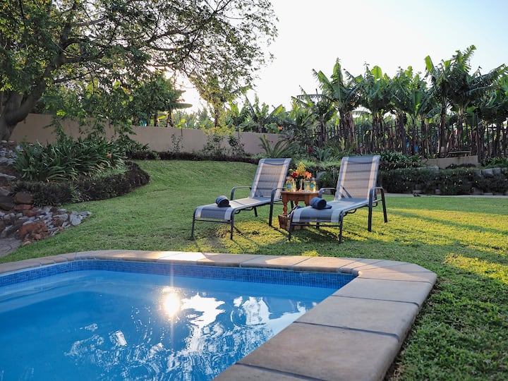 Poinsettia Family Cottage - Hazyview