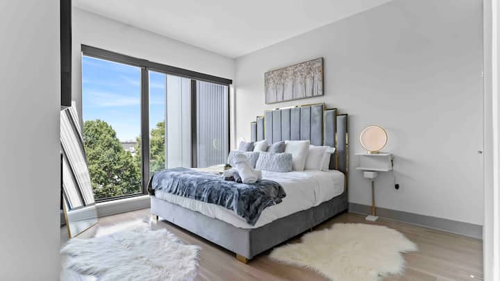 New! Luxury Penthouse W/ Amazingviews King Bed - 애틀랜타