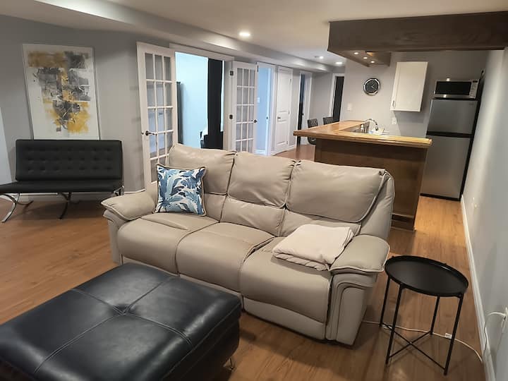 Spacious Getaway, 2 Bedroom, Great Neighbourhood - New Glasgow