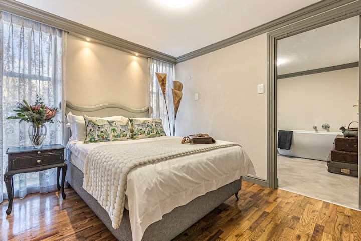 Lovely Guest House - Somerset West