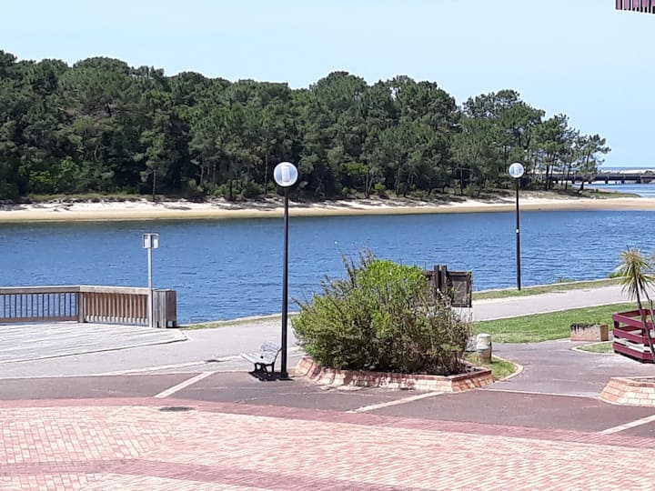 T2+cabine Avec Vue  Sur Lac-au Bord Du Lac Marin. - Soustons