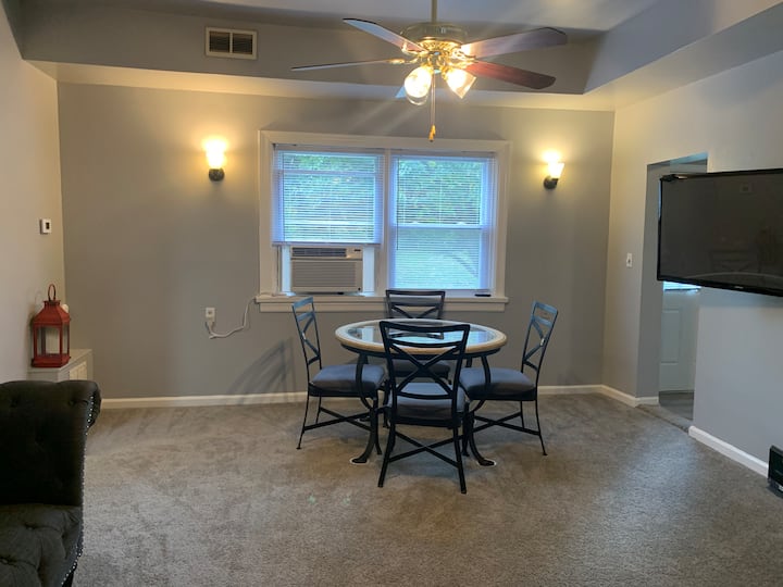 Royalty Homes: 2 Bedrooms Apt, Clean, Spacious - Parkville, MD