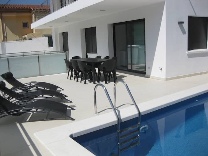 Superbe Villa Standing Avec Piscine Centre Ville - Roses