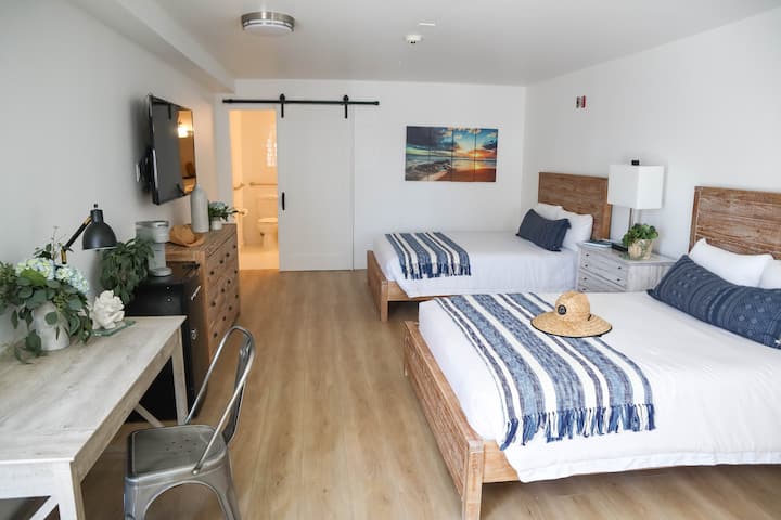 The Surfbreak Hotel-2 Queen Room - San Clemente, CA