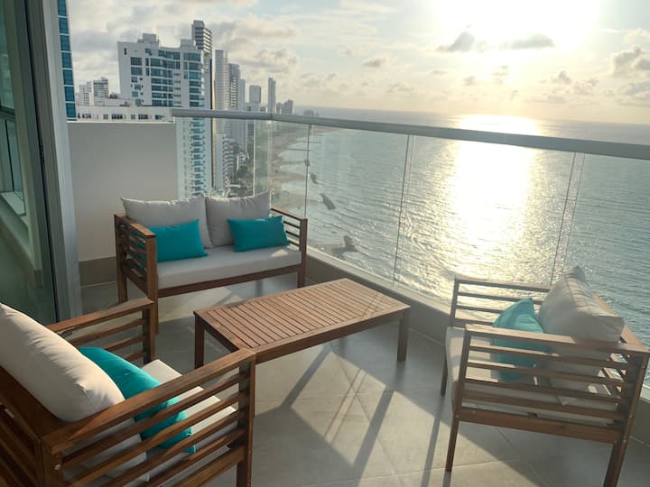 Sky-high Views & Rooftop Pool | Steps From Beach! - Cartagena das Índias