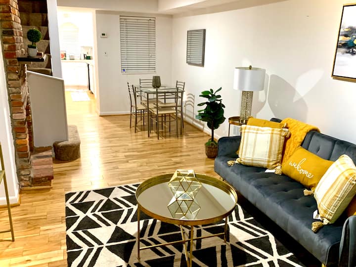 Lovely 2b/1b Townhouse In Fells Point’s Epicenter! - Baltimore, MD
