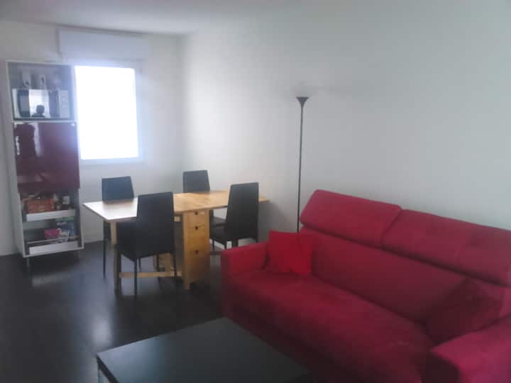 Appt 2 Pcs 45 M² Proche Montmartre Et Transports. - Paris