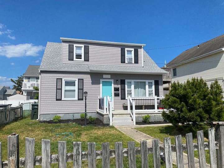North End Beach Block Cape Cod: Entire Duplex - Brigantine Beach, NJ