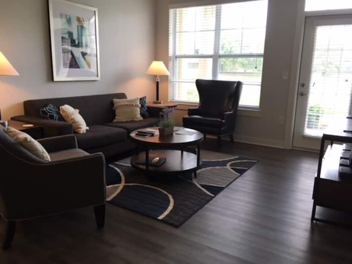 Perfect For A Visit To Carmel ~ 3 Bedroom! - Carmel, IN