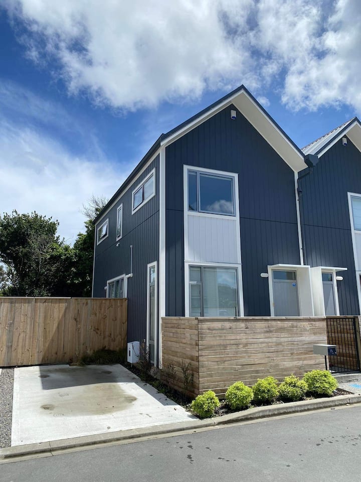 Townhouse (2 Bed) Plus Carpark - Lower Hutt
