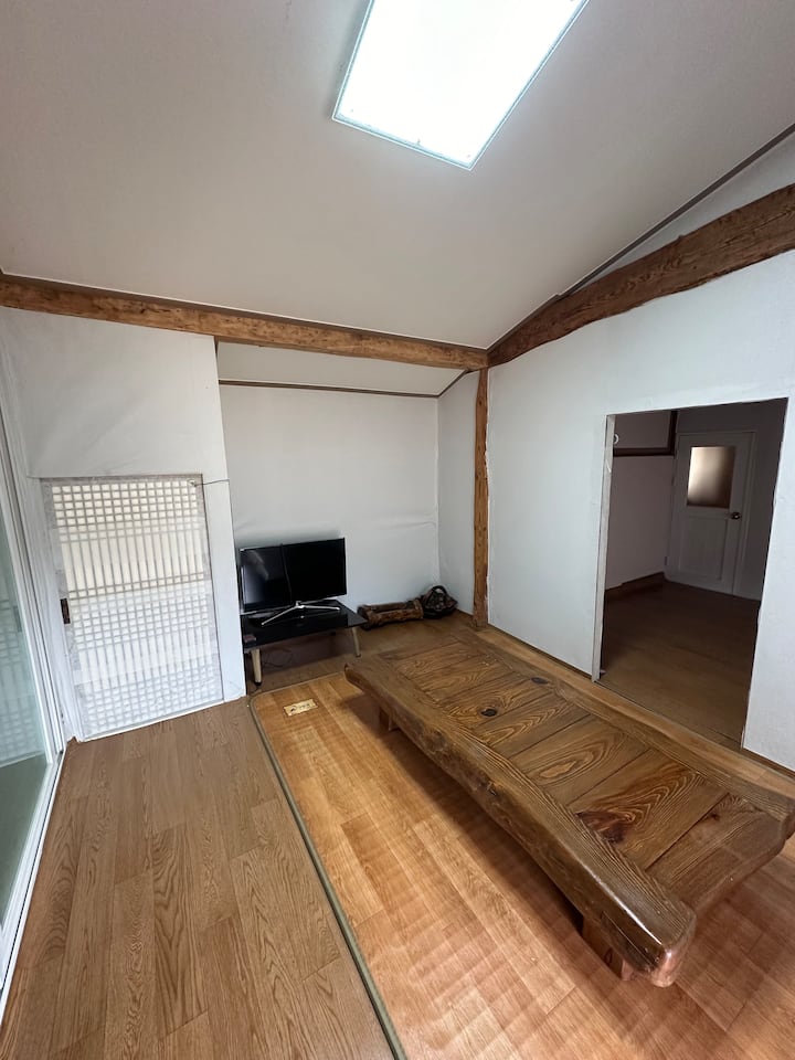 양산 고향집(부산근교, 독채157평)
잔디가 예쁜 시골집,
찐 촌캉스의 명가 - Busan