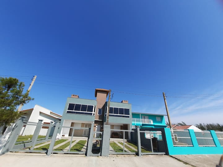 Apto Térreo, Para 8 Pessoas, Uma Quadra Do Mar! - Tramandaí