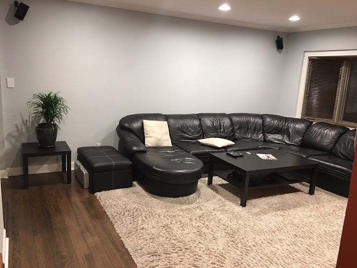 Guest Bedroom In Cozy House, Great Location - Libertyville, IL