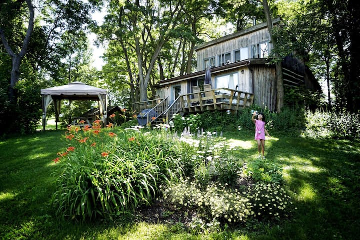 Century-old Log Cabin On The Beach - Ottawa