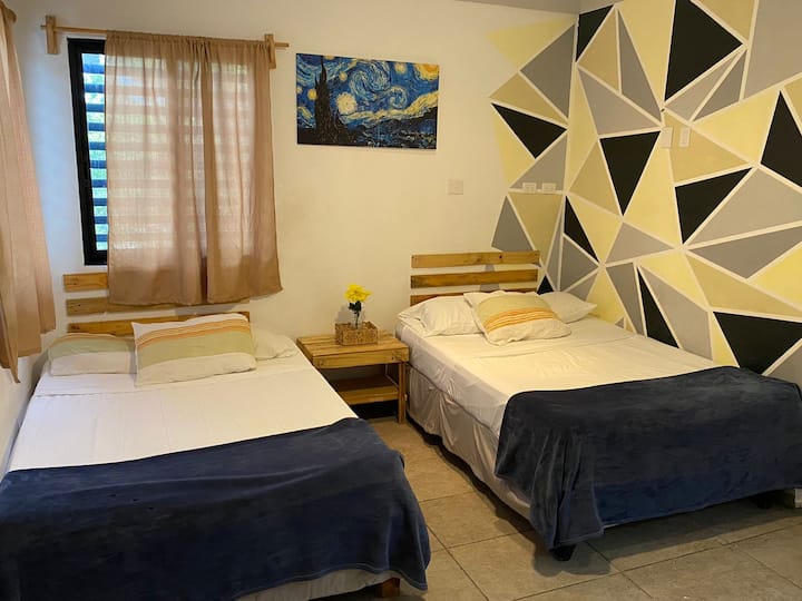 Edificio Av La Luna Para 20 Personas. - Cancún