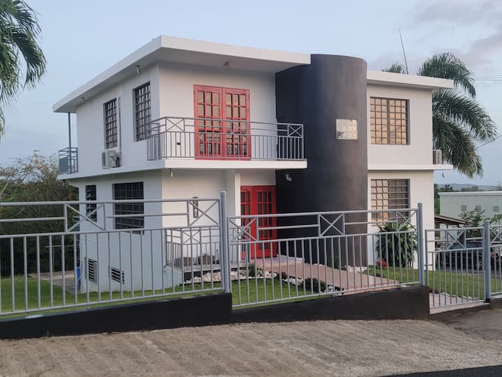 Casa Grande. Espaciosa Residencia Minutos De La100 - Porto Rico