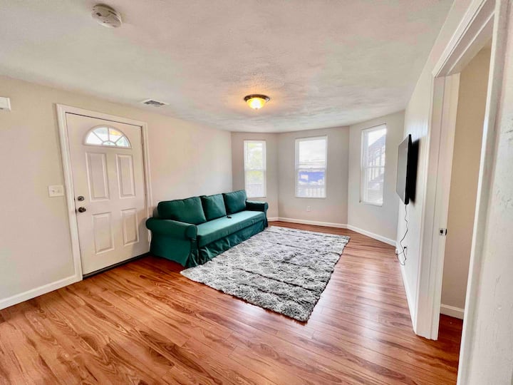 4bd Apartment In Lowell Ma - Lowell, MA