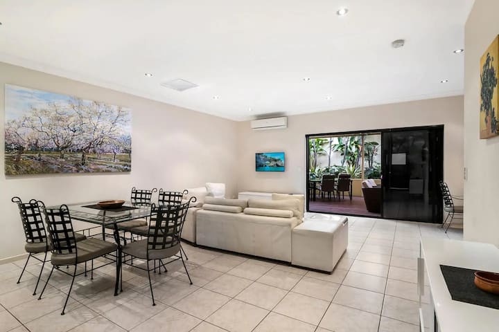 Trendy, Spacious & Central W/ Private Courtyard - 布里斯班