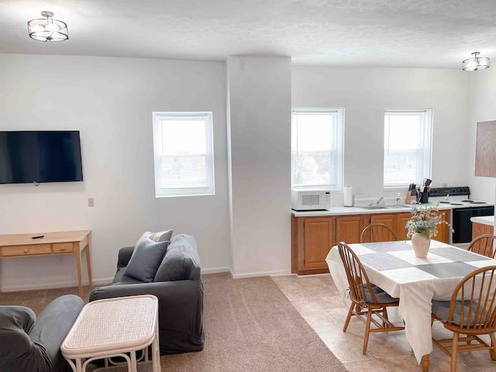 Lovely 2- Bedroom Rental Unit #4 In Culver - Lake Maxinkuckee, IN