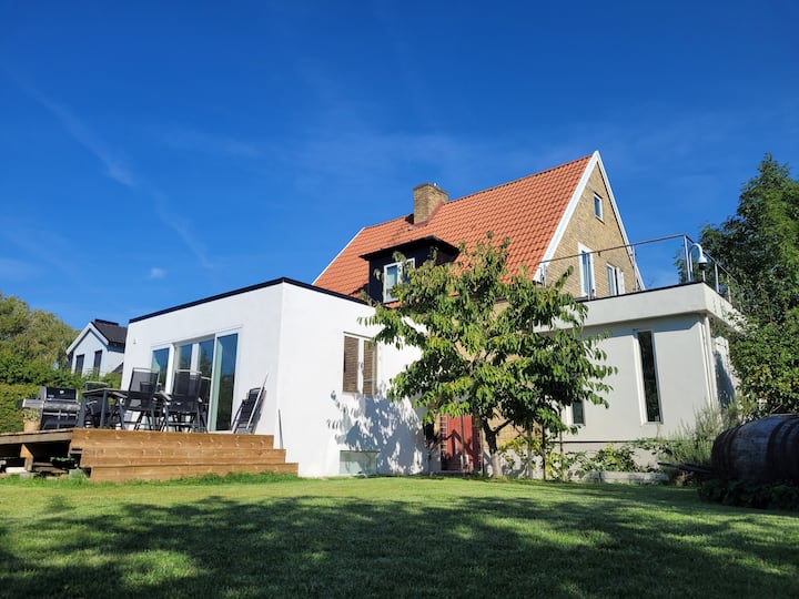 Rymligt Hus Med Trädgård Och Spa-pool - Lund