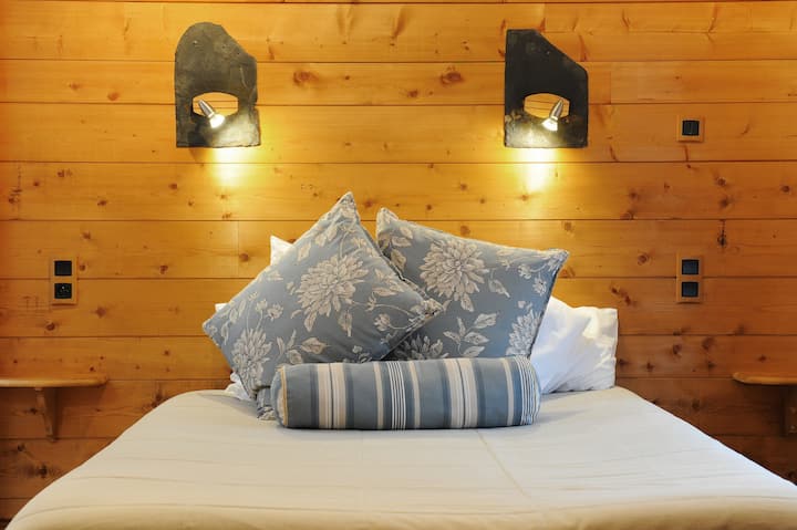 Hôtel De Charme   La Grange Aux Marmottes - Cauterets