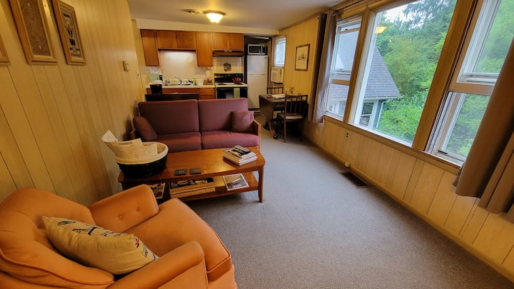 Cozy Apartment In Charming Village - Bainbridge, OH
