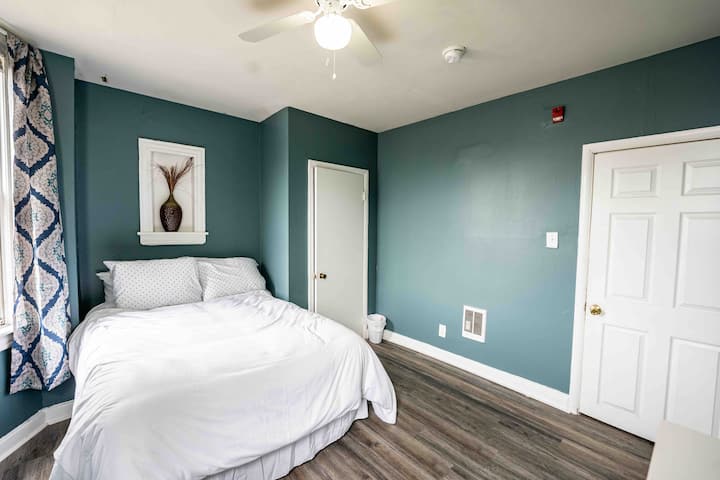 3-br Newly Renovated, Modern, Lansdowne Apt - Upper Darby, PA