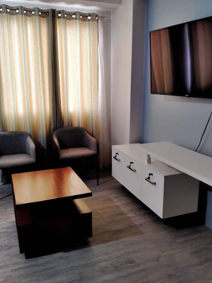 Studio Type Unit With Pool And Near Shopping Mall - Bacolod