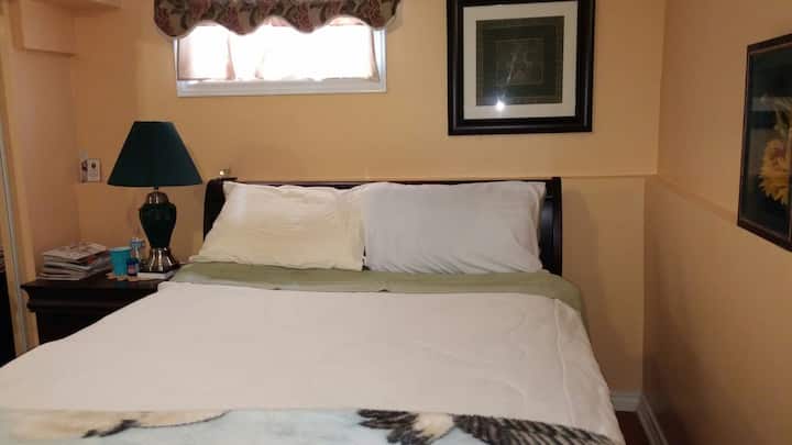 Christine's Convenient Private Room - Pickering