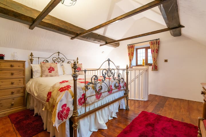 Lakeside View Romantic Break For Adults - Congleton