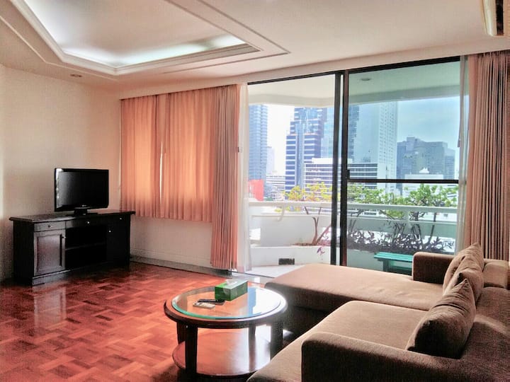Clean Cbd 215sqm Suite 3br Amazing Location Fitnes - Bangkok