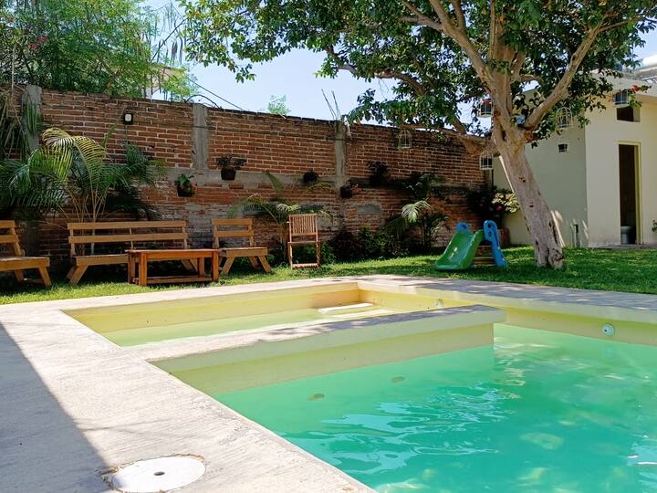 Casa Con Alberca, Jardín Y Terraza. - Cuautla