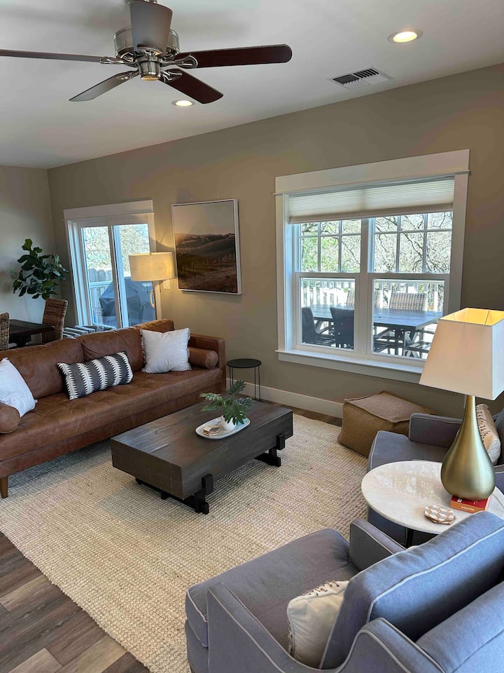 Stylish Home, Great Porch Walking Distance To Town - Paso Robles, CA