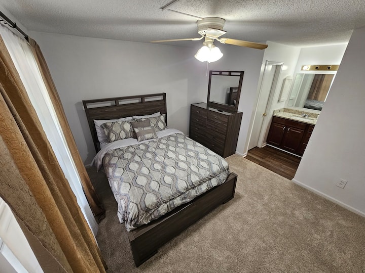 Beautiful Pillow Top Master Bedroom - Yorktown, VA