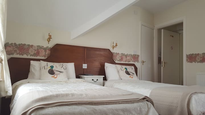 Triple Room With Ensuite, Lynwood Guest House - Windermere
