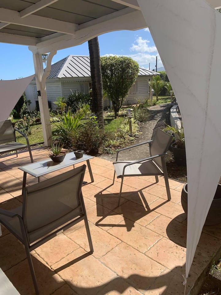 Vanille : Maison Créole Avec Piscine Partagée - Réunion