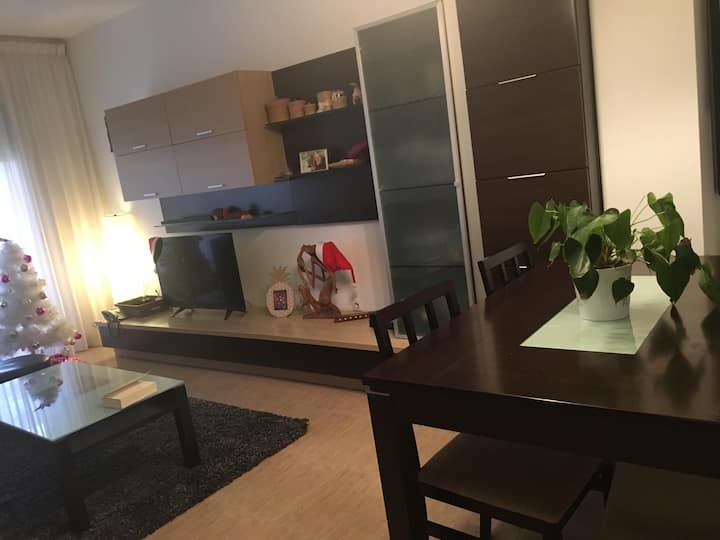 Amplia Y Amueblaba Habitación Sabadell Sólo Chicas - Sabadell
