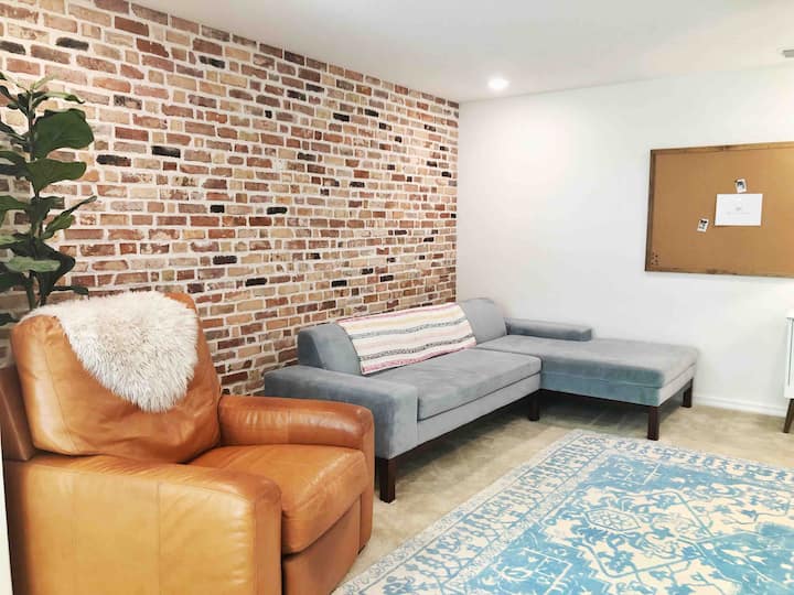 Trendy Townhome *Btw Beach & Disney+ Smart Tvs* - Lakeland, FL